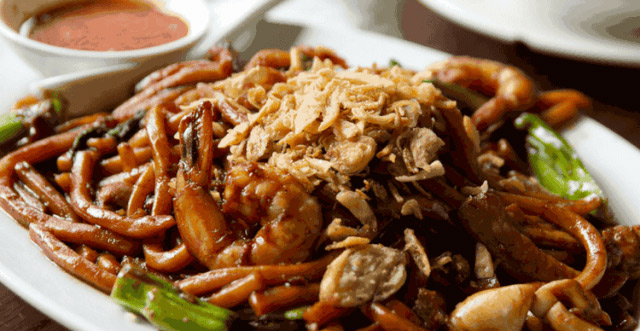Delicious Street Food in Kuala Lumpur - A guide to the best local dishes